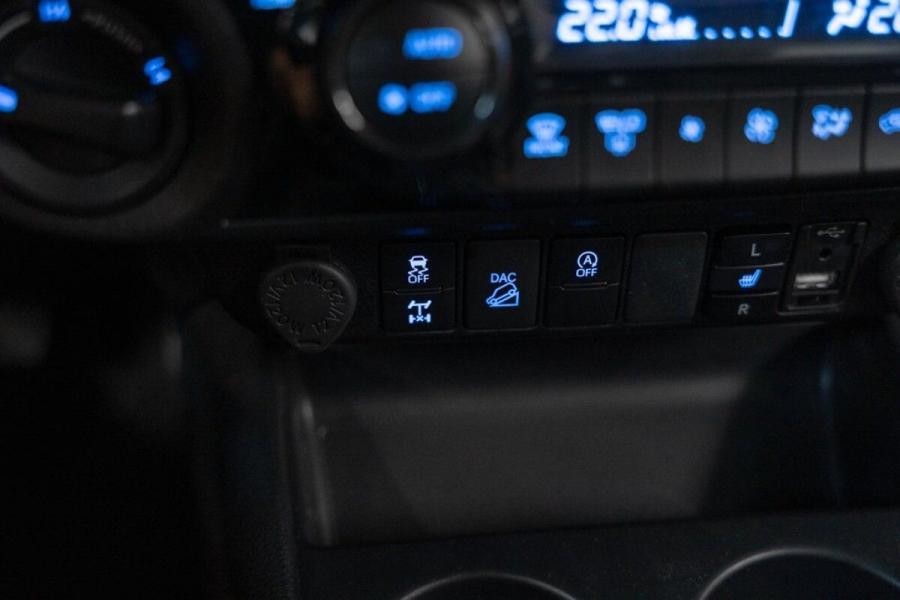 Zaļš Toyota Hilux 2022 Viļņa, ar dzinēja tilpumu 2.80 L un nobraukumu 86 tūkst. km par 38900 €, foto 18 vietnē AUTOMOTO.COM.LV