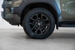 Zaļš Toyota Hilux 2022 Viļņa, ar dzinēja tilpumu 2.80 L un nobraukumu 86 tūkst. km par 38900 €, foto 24 vietnē AUTOMOTO.COM.LV