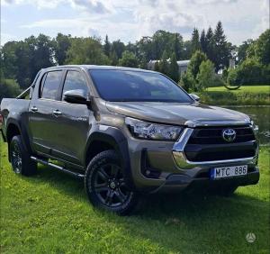 Green Toyota Hilux 2023 in Kelme, with an engine capacity of 2.39 L and mileage of 113 thousand km for 37000 €, photo  on AUTOMOTO.COM.LV