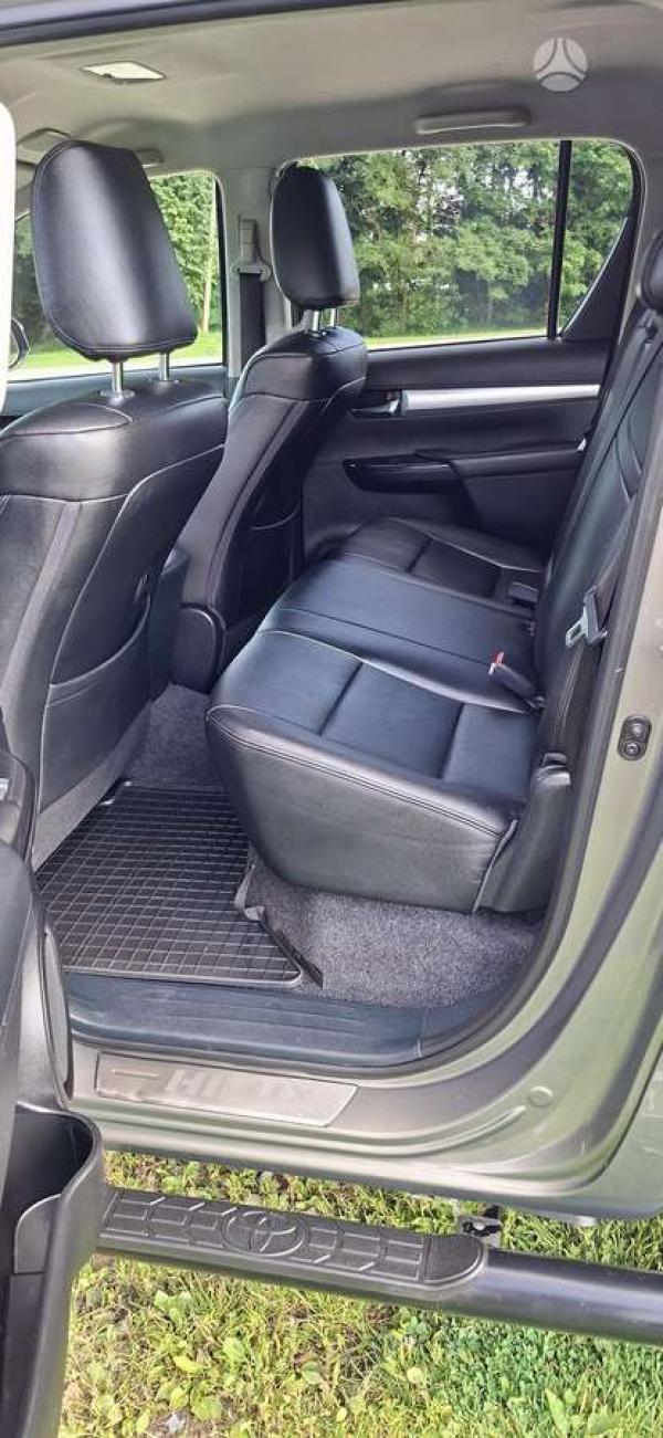 Green Toyota Hilux 2023 in Kelme, with an engine capacity of 2.39 L and mileage of 113 thousand km for 37000 €, photo 6 on AUTOMOTO.COM.LV