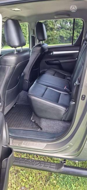 Green Toyota Hilux 2023 in Kelme, with an engine capacity of 2.39 L and mileage of 113 thousand km for 37000 €, photo 7 on AUTOMOTO.COM.LV