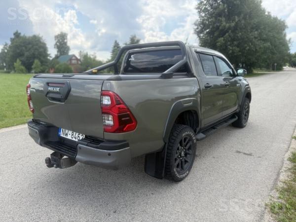 Zaļš Toyota Hilux 2024 Cēsis, ar dzinēja tilpumu 2.80 L un nobraukumu 105 tūkst. km par 41283 €, foto 1 vietnē AUTOMOTO.COM.LV