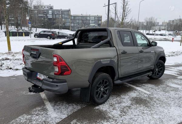 Green Toyota Hilux 2025 in Vilnius, with an engine capacity of 2.76 L and mileage of 27 thousand km for 50820 €, photo 4 on AUTOMOTO.COM.LV