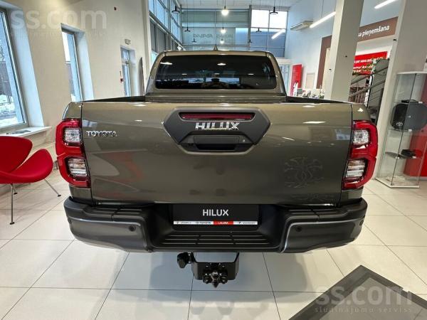 Zaļš Toyota Hilux 2026 Jēkabpils, ar dzinēja tilpumu 2.80 L un nobraukumu 10 tūkst. km par 53700 €, foto 4 vietnē AUTOMOTO.COM.LV
