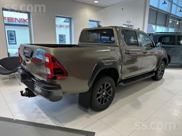 Zaļš Toyota Hilux 2026 Jēkabpils, ar dzinēja tilpumu 2.80 L un nobraukumu 10 tūkst. km par 53700 €, foto 6 vietnē AUTOMOTO.COM.LV