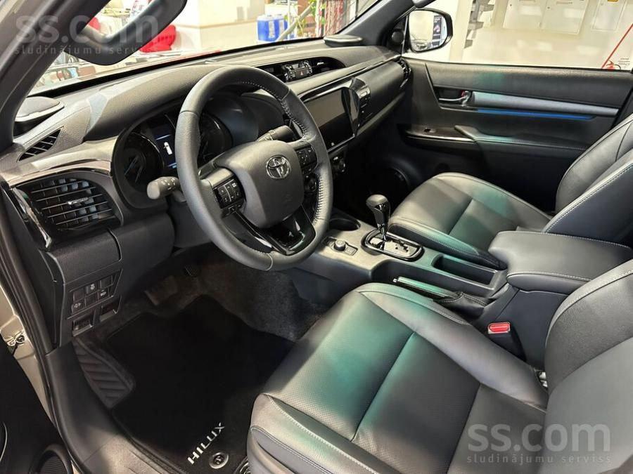 Zaļš Toyota Hilux 2026 Jēkabpils, ar dzinēja tilpumu 2.80 L un nobraukumu 10 tūkst. km par 53700 €, foto 9 vietnē AUTOMOTO.COM.LV