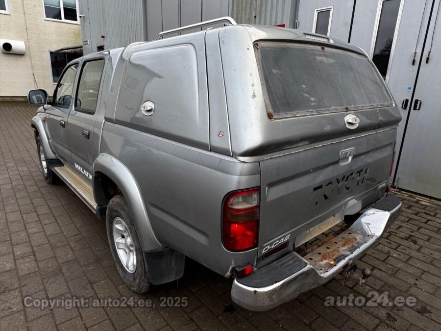 Grey Toyota Hilux 2004 in Haapsalu, with an engine capacity of 2.50 L and mileage of 303 thousand km for 9920 €, photo 2 on AUTOMOTO.COM.LV