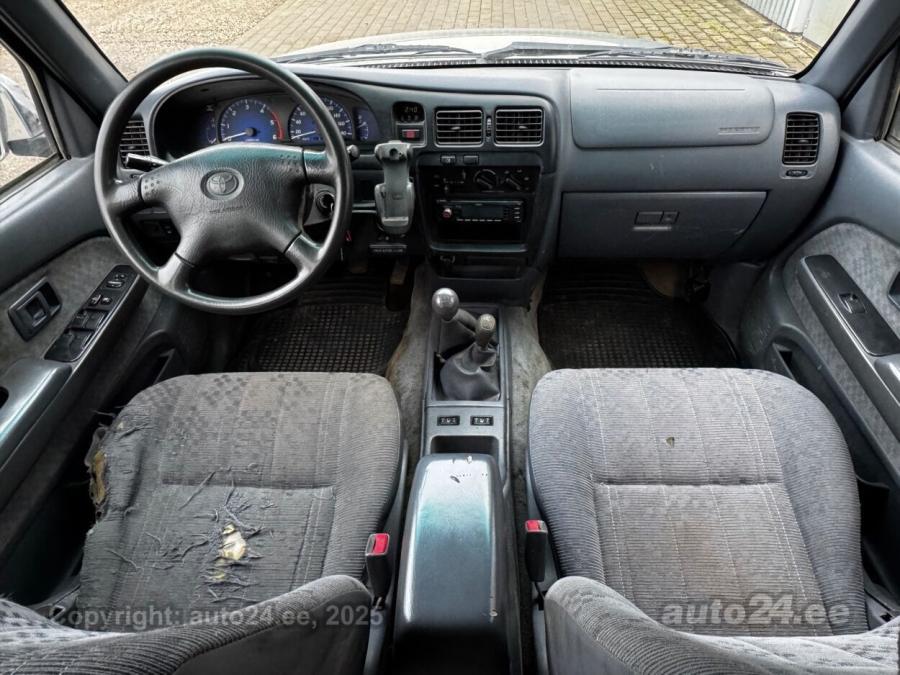 Grey Toyota Hilux 2004 in Haapsalu, with an engine capacity of 2.50 L and mileage of 303 thousand km for 9920 €, photo 5 on AUTOMOTO.COM.LV
