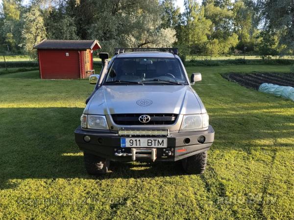 Grey Toyota Hilux 2004 in Paide, with an engine capacity of 2.50 L and mileage of 269 thousand km for 19999 €, photo 1 on AUTOMOTO.COM.LV