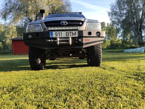 Grey Toyota Hilux 2004 in Paide, with an engine capacity of 2.50 L and mileage of 269 thousand km for 19999 €, photo 5 on AUTOMOTO.COM.LV