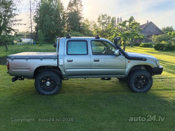 Grey Toyota Hilux 2004 in Paide, with an engine capacity of 2.50 L and mileage of 269 thousand km for 19999 €, photo 8 on AUTOMOTO.COM.LV