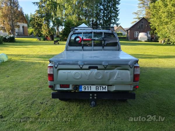 Grey Toyota Hilux 2004 in Paide, with an engine capacity of 2.50 L and mileage of 269 thousand km for 19999 €, photo 10 on AUTOMOTO.COM.LV