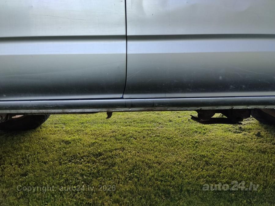 Grey Toyota Hilux 2004 in Paide, with an engine capacity of 2.50 L and mileage of 269 thousand km for 19999 €, photo 16 on AUTOMOTO.COM.LV