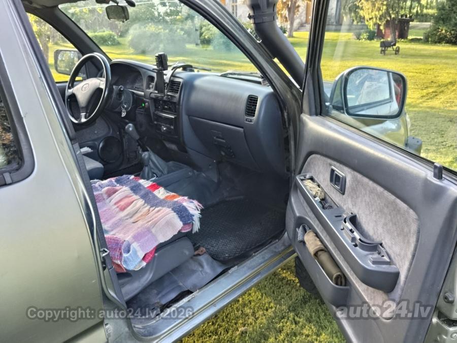 Grey Toyota Hilux 2004 in Paide, with an engine capacity of 2.50 L and mileage of 269 thousand km for 19999 €, photo 21 on AUTOMOTO.COM.LV