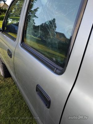 Grey Toyota Hilux 2004 in Paide, with an engine capacity of 2.50 L and mileage of 269 thousand km for 19999 €, photo 26 on AUTOMOTO.COM.LV