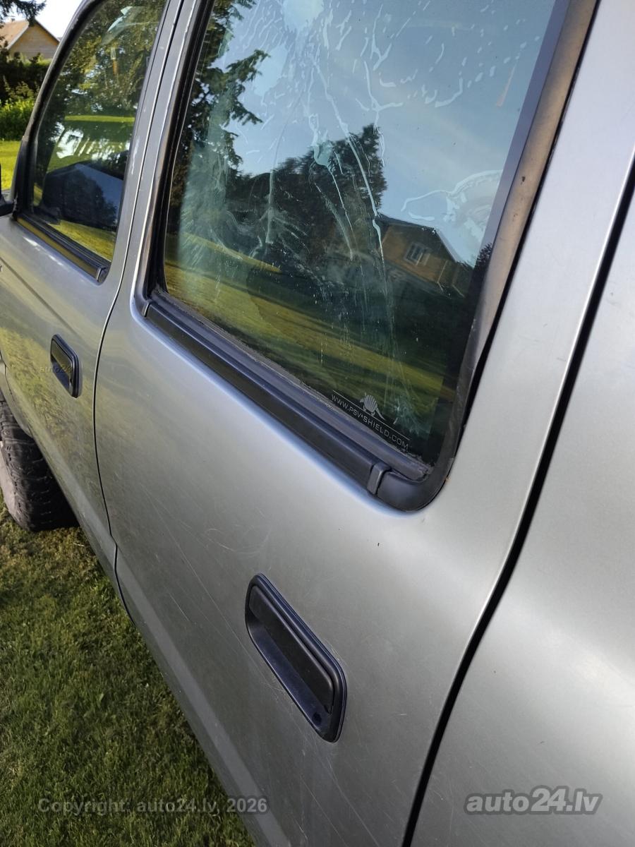 Grey Toyota Hilux 2004 in Paide, with an engine capacity of 2.50 L and mileage of 269 thousand km for 19999 €, photo 26 on AUTOMOTO.COM.LV