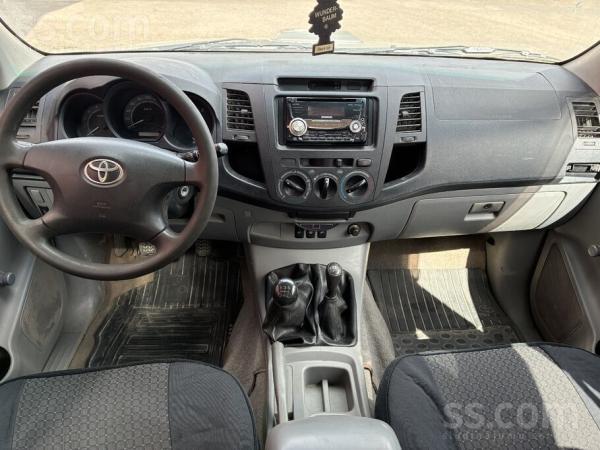 Pelēks Toyota Hilux 2007 Dobele, ar dzinēja tilpumu 2.50 L un nobraukumu 352 tūkst. km par 4700 €, foto 5 vietnē AUTOMOTO.COM.LV