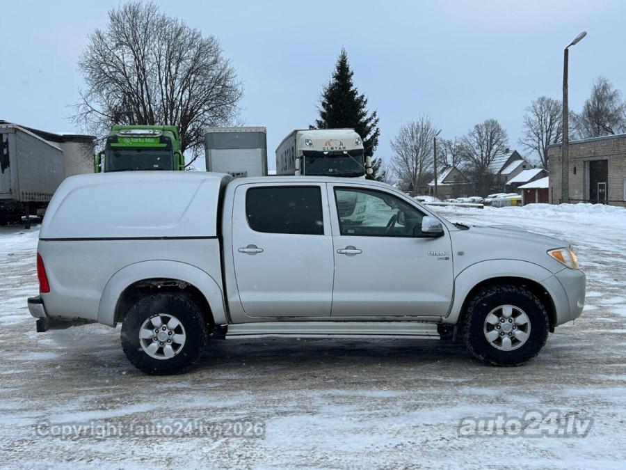Grey Toyota Hilux 2008 in Valga, with an engine capacity of 2.50 L and mileage of 320 thousand km for 7490 €, photo 5 on AUTOMOTO.COM.LV
