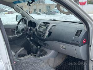 Grey Toyota Hilux 2008 in Valga, with an engine capacity of 2.50 L and mileage of 320 thousand km for 7490 €, photo 19 on AUTOMOTO.COM.LV