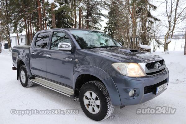Grey Toyota Hilux 2010 in Rakvere, with an engine capacity of 2.50 L and mileage of 289 thousand km for 11000 €, photo 2 on AUTOMOTO.COM.LV