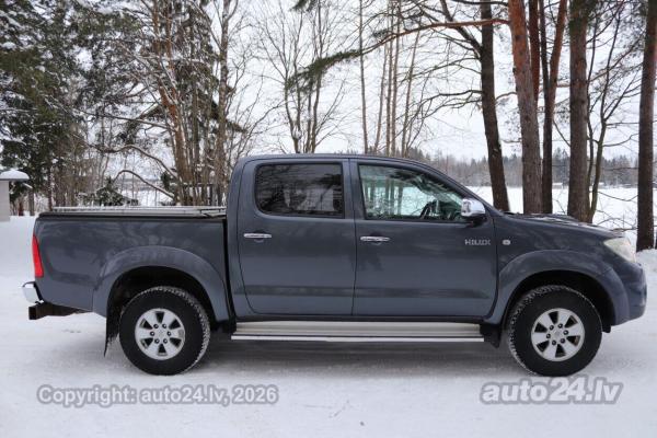 Grey Toyota Hilux 2010 in Rakvere, with an engine capacity of 2.50 L and mileage of 289 thousand km for 11000 €, photo 5 on AUTOMOTO.COM.LV