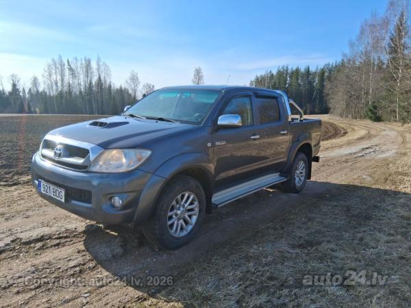 Pelēks Toyota Hilux 2011 Tallina, ar dzinēja tilpumu 2.50 L un nobraukumu 0 tūkst. km par 12000 €, foto 1 vietnē AUTOMOTO.COM.LV