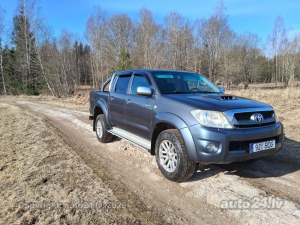 Grey Toyota Hilux 2011 in Tallinn, with an engine capacity of 2.50 L and mileage of 0 thousand km for 12000 €, photo 3 on AUTOMOTO.COM.LV
