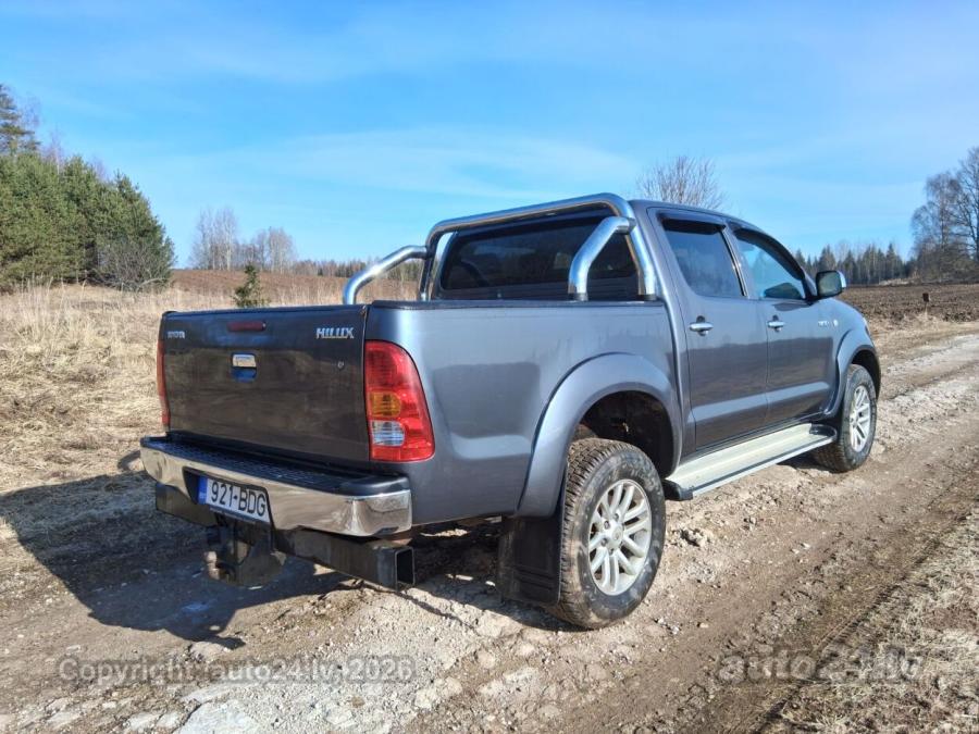Grey Toyota Hilux 2011 in Tallinn, with an engine capacity of 2.50 L and mileage of 0 thousand km for 12000 €, photo 4 on AUTOMOTO.COM.LV