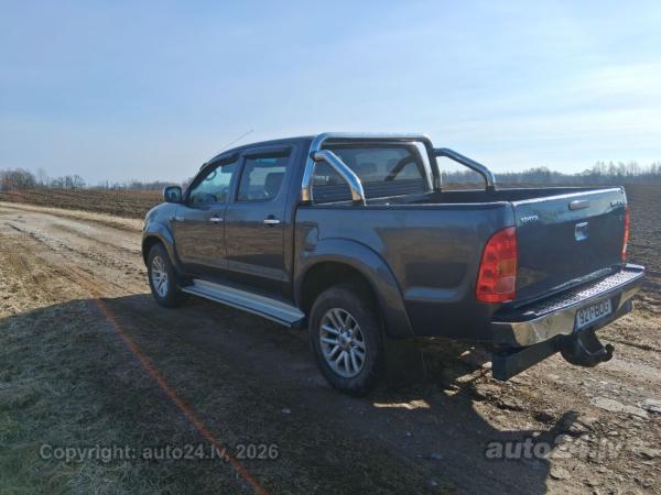 Grey Toyota Hilux 2011 in Tallinn, with an engine capacity of 2.50 L and mileage of 0 thousand km for 12000 €, photo 6 on AUTOMOTO.COM.LV