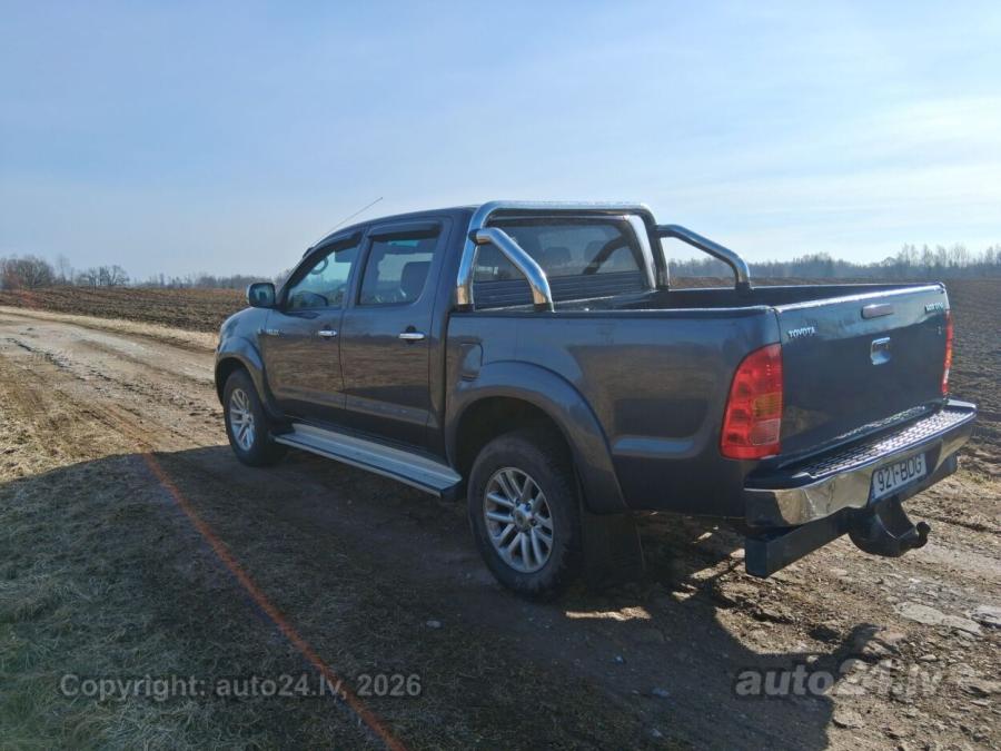 Grey Toyota Hilux 2011 in Tallinn, with an engine capacity of 2.50 L and mileage of 0 thousand km for 12000 €, photo 6 on AUTOMOTO.COM.LV