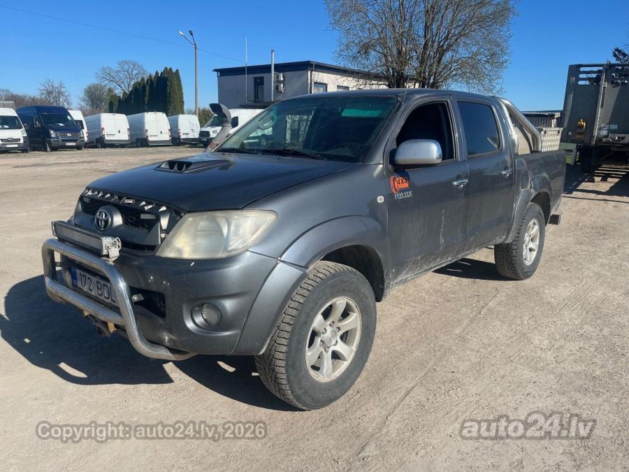 Pelēks Toyota Hilux 2011 Tallina, ar dzinēja tilpumu 3.00 L un nobraukumu 487 tūkst. km par 10900 €, foto 1 vietnē AUTOMOTO.COM.LV