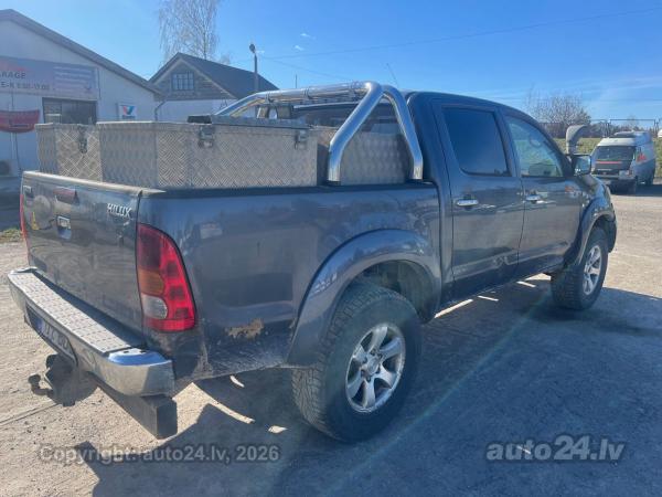 Grey Toyota Hilux 2011 in Tallinn, with an engine capacity of 3.00 L and mileage of 487 thousand km for 10900 €, photo 2 on AUTOMOTO.COM.LV
