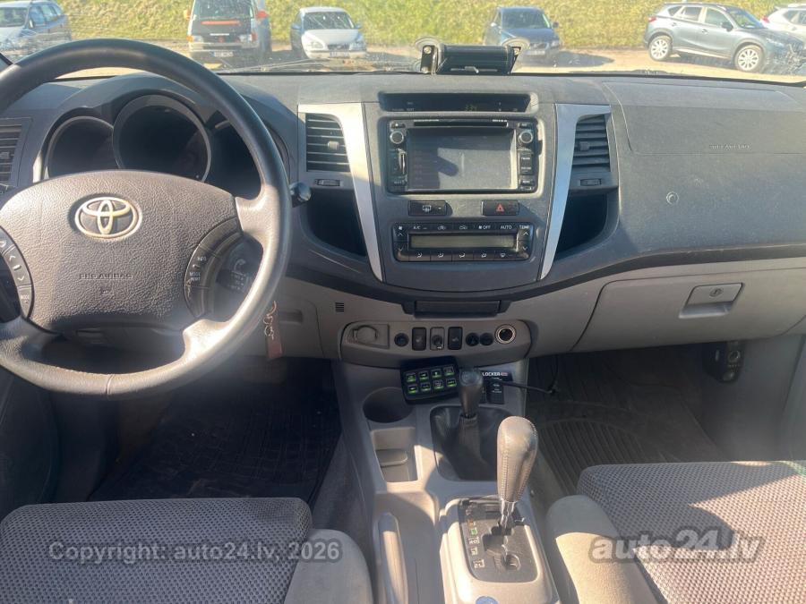 Pelēks Toyota Hilux 2011 Tallina, ar dzinēja tilpumu 3.00 L un nobraukumu 487 tūkst. km par 10900 €, foto 4 vietnē AUTOMOTO.COM.LV