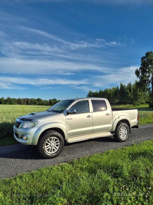 Pelēks Toyota Hilux 2012 Rapla, ar dzinēja tilpumu 3.00 L un nobraukumu 279 tūkst. km par 16600 €, foto 2 vietnē AUTOMOTO.COM.LV