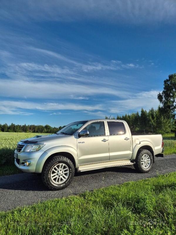 Pelēks Toyota Hilux 2012 Rapla, ar dzinēja tilpumu 3.00 L un nobraukumu 279 tūkst. km par 16600 €, foto 4 vietnē AUTOMOTO.COM.LV