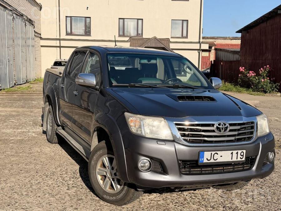 Pelēks Toyota Hilux 2012 Liepāja, ar dzinēja tilpumu 2.50 L un nobraukumu 445 tūkst. km par 13000 €, foto 3 vietnē AUTOMOTO.COM.LV