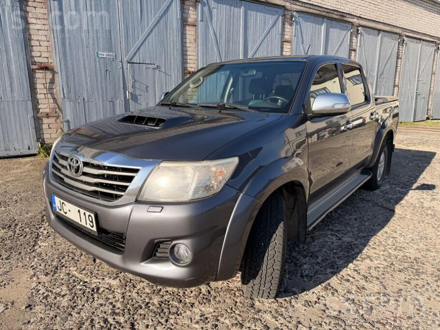 Pelēks Toyota Hilux 2012 Liepāja, ar dzinēja tilpumu 2.50 L un nobraukumu 445 tūkst. km par 13000 €, foto 4 vietnē AUTOMOTO.COM.LV