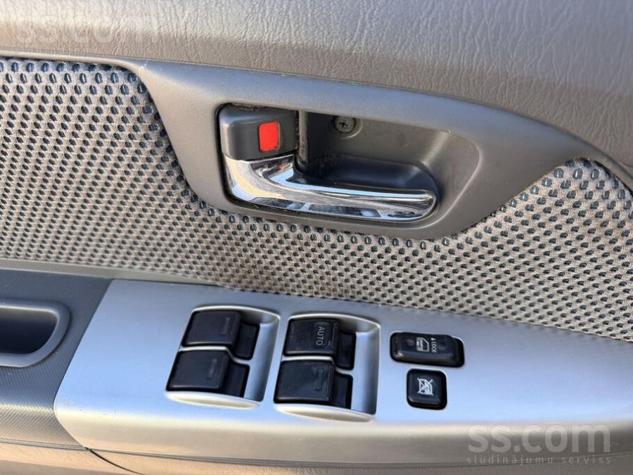 Pelēks Toyota Hilux 2012 Liepāja, ar dzinēja tilpumu 2.50 L un nobraukumu 445 tūkst. km par 13000 €, foto 10 vietnē AUTOMOTO.COM.LV