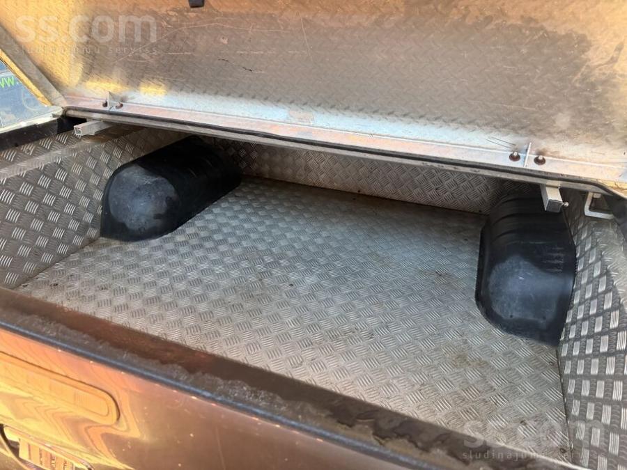 Pelēks Toyota Hilux 2012 Liepāja, ar dzinēja tilpumu 2.50 L un nobraukumu 445 tūkst. km par 13000 €, foto 12 vietnē AUTOMOTO.COM.LV