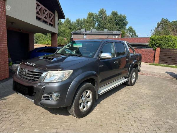 Pelēks Toyota Hilux 2012 Kauņa, ar dzinēja tilpumu 2.49 L un nobraukumu 243 tūkst. km par 12900 €, foto 1 vietnē AUTOMOTO.COM.LV