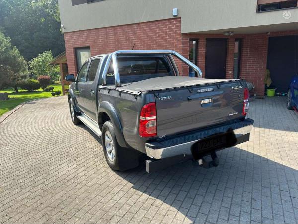 Pelēks Toyota Hilux 2012 Kauņa, ar dzinēja tilpumu 2.49 L un nobraukumu 243 tūkst. km par 12900 €, foto 5 vietnē AUTOMOTO.COM.LV