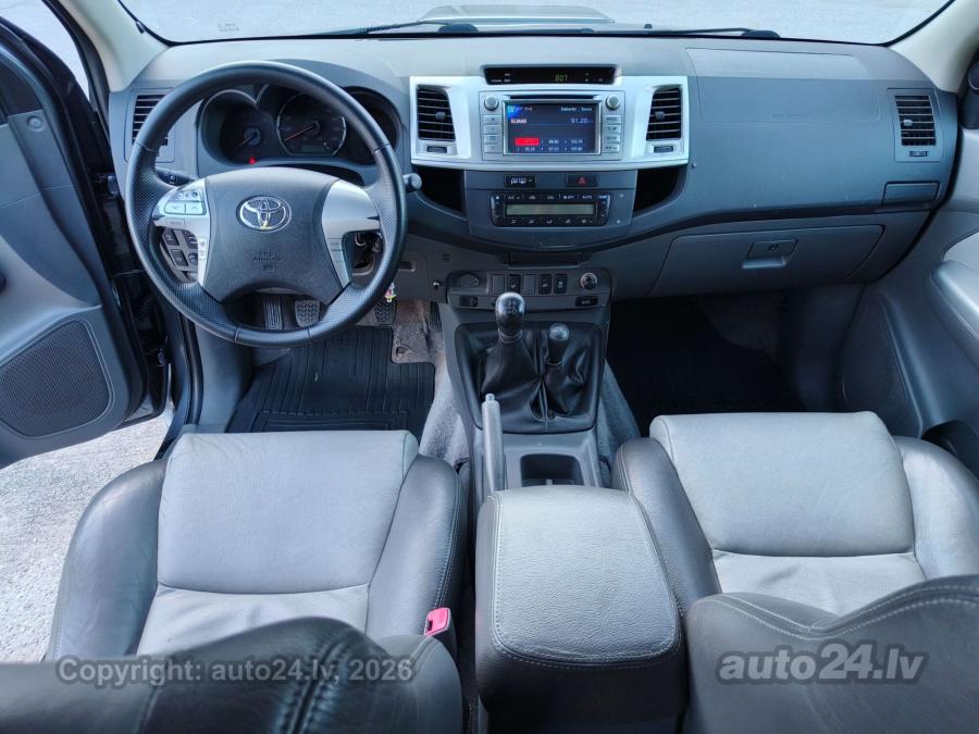 Pelēks Toyota Hilux 2013 Elva, ar dzinēja tilpumu 2.50 L un nobraukumu 316 tūkst. km par 13950 €, foto 8 vietnē AUTOMOTO.COM.LV