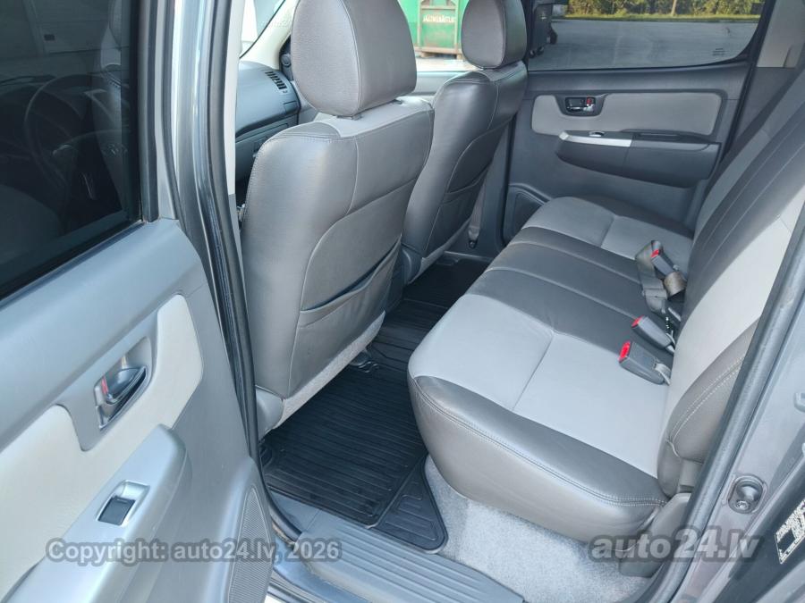 Pelēks Toyota Hilux 2013 Elva, ar dzinēja tilpumu 2.50 L un nobraukumu 316 tūkst. km par 13950 €, foto 11 vietnē AUTOMOTO.COM.LV