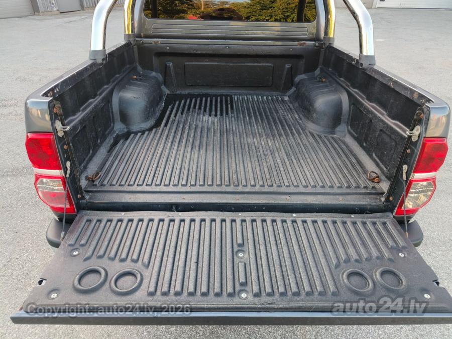 Pelēks Toyota Hilux 2013 Elva, ar dzinēja tilpumu 2.50 L un nobraukumu 316 tūkst. km par 13950 €, foto 17 vietnē AUTOMOTO.COM.LV