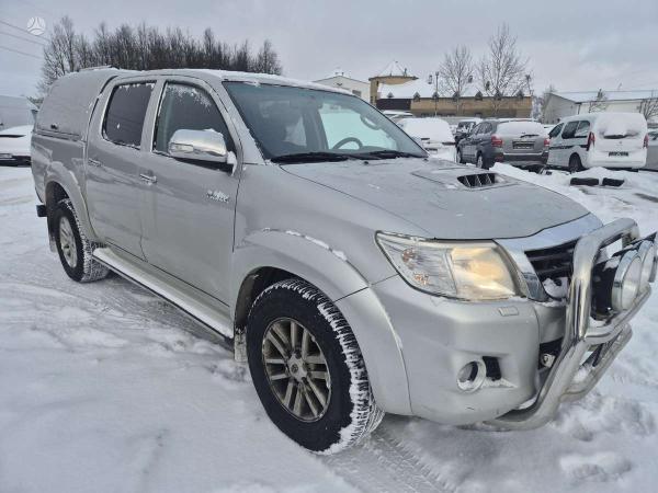 Grey Toyota Hilux 2014 in Siauliai, with an engine capacity of 3.00 L and mileage of 236 thousand km for 14450 €, photo 2 on AUTOMOTO.COM.LV