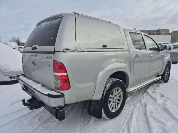 Grey Toyota Hilux 2014 in Siauliai, with an engine capacity of 3.00 L and mileage of 236 thousand km for 14450 €, photo 7 on AUTOMOTO.COM.LV