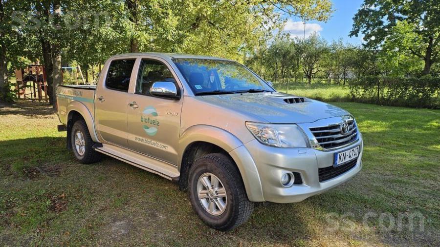 Pelēks Toyota Hilux 2014 Preiļi, ar dzinēja tilpumu 2.50 L un nobraukumu 480 tūkst. km par 13000 €, foto 1 vietnē AUTOMOTO.COM.LV