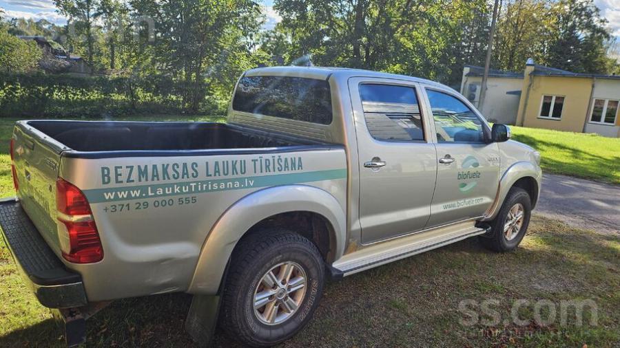 Pelēks Toyota Hilux 2014 Preiļi, ar dzinēja tilpumu 2.50 L un nobraukumu 480 tūkst. km par 13000 €, foto 5 vietnē AUTOMOTO.COM.LV