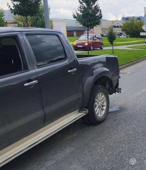 Pelēks Toyota Hilux 2015 Anykščiai, ar dzinēja tilpumu 2.98 L un nobraukumu 285 tūkst. km par 8591 €, foto 3 vietnē AUTOMOTO.COM.LV
