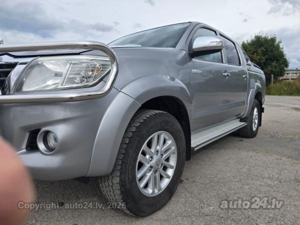 Pelēks Toyota Hilux 2015 Rakvere, ar dzinēja tilpumu 2.50 L un nobraukumu 288 tūkst. km par 18300 €, foto 4 vietnē AUTOMOTO.COM.LV